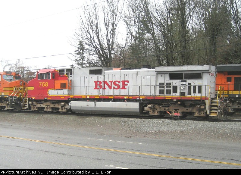 BNSF 758 @ Bayside